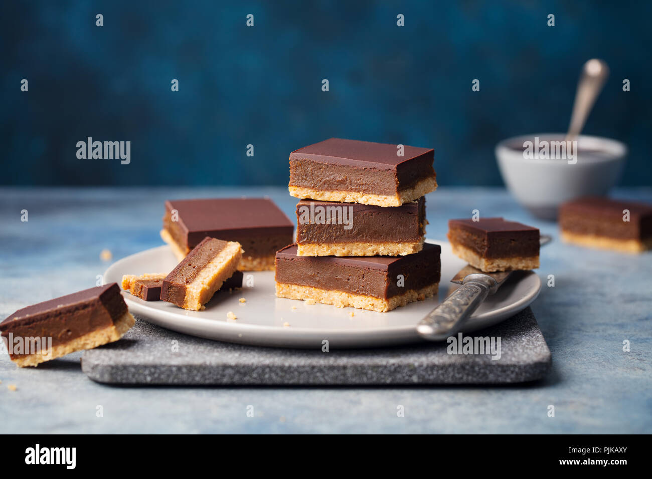 Caramel shortcake hi-res stock photography and images - Alamy
