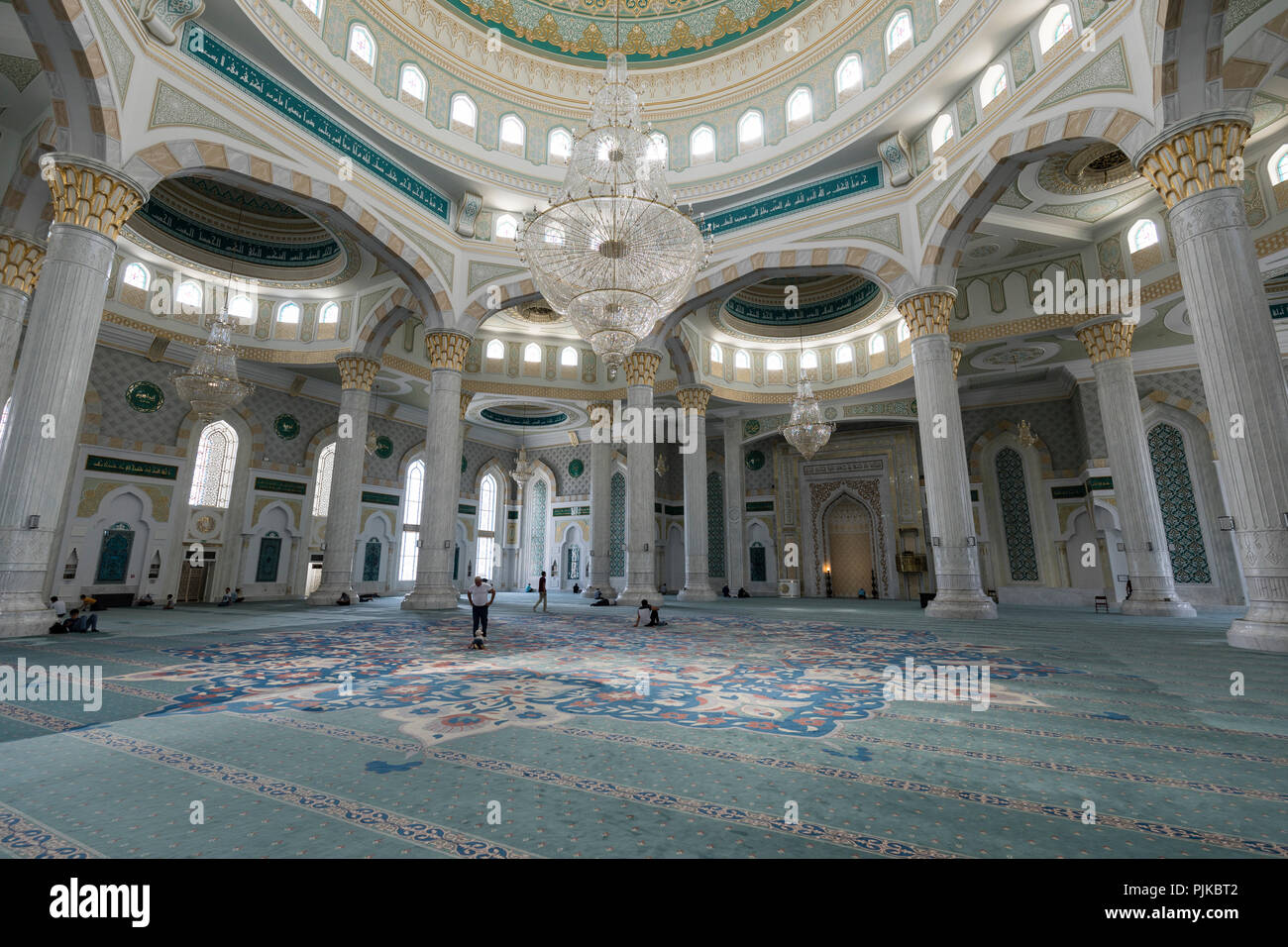 Hazrat sultan mosque dome design hi-res stock photography and images ...