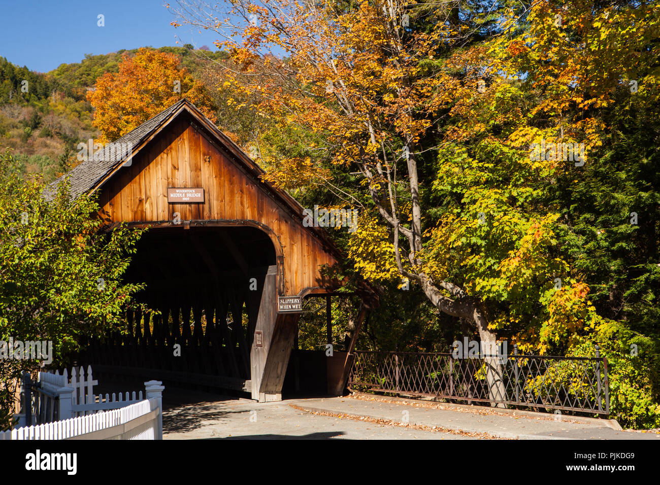Woodstock middle covered bridge hi-res stock photography and images - Alamy