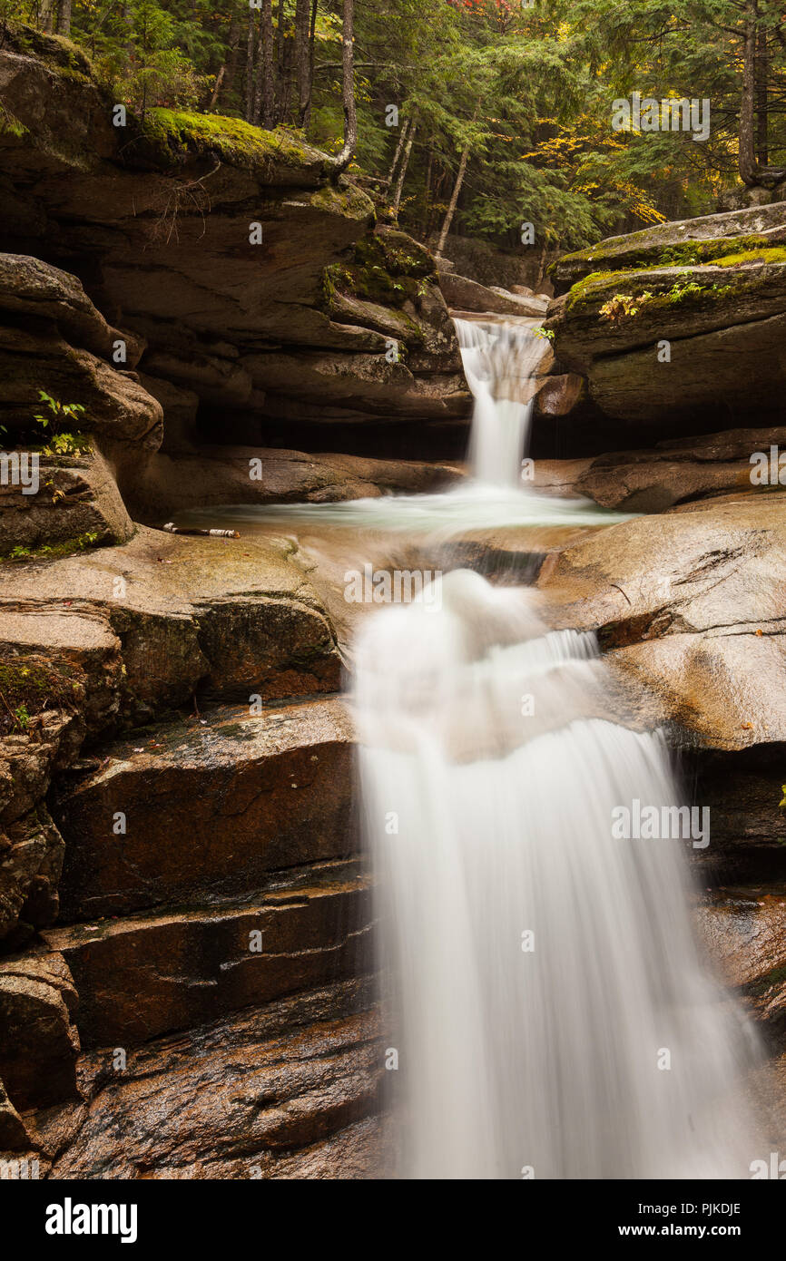 Sabbaday Falls am Kancamagus Highway Stock Photo - Alamy