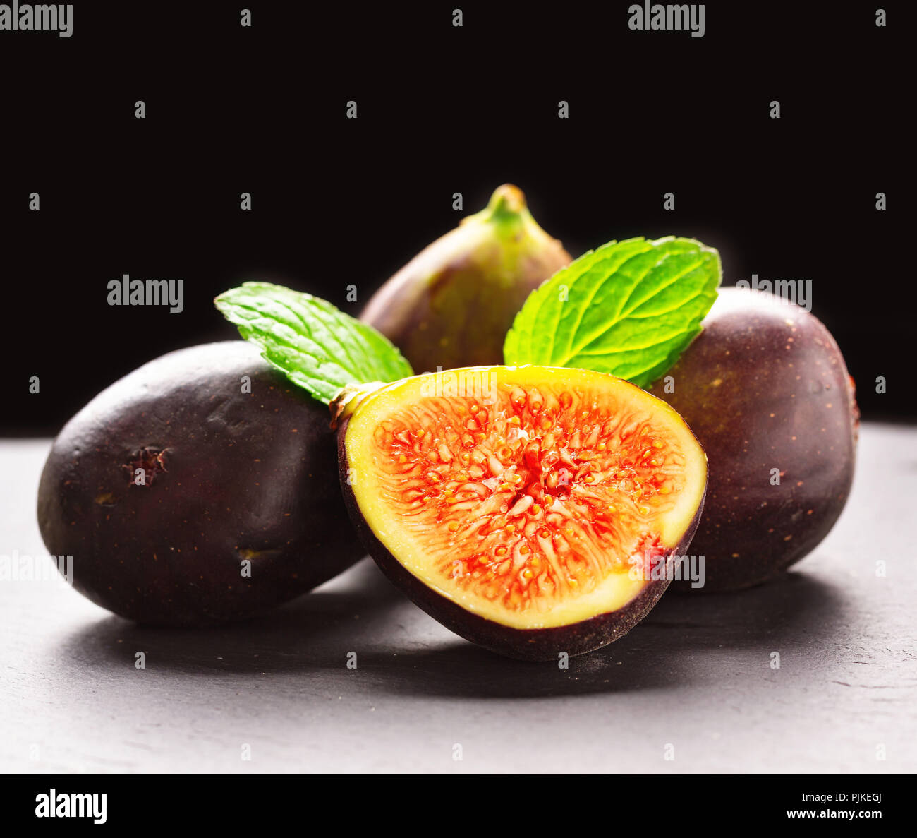 Fresh figs, whole fruit and sliced Stock Photo - Alamy