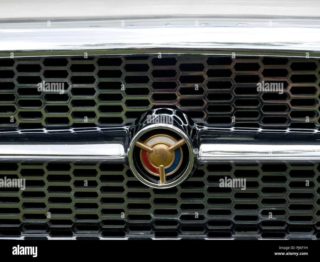 Classic car buick grille hi-res stock photography and images - Alamy