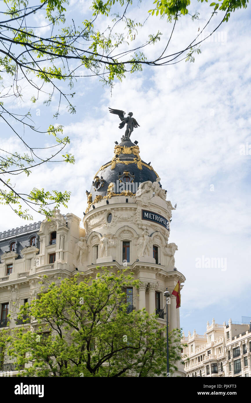 Madrid, Metropolis House, Gran Via Stock Photo - Alamy