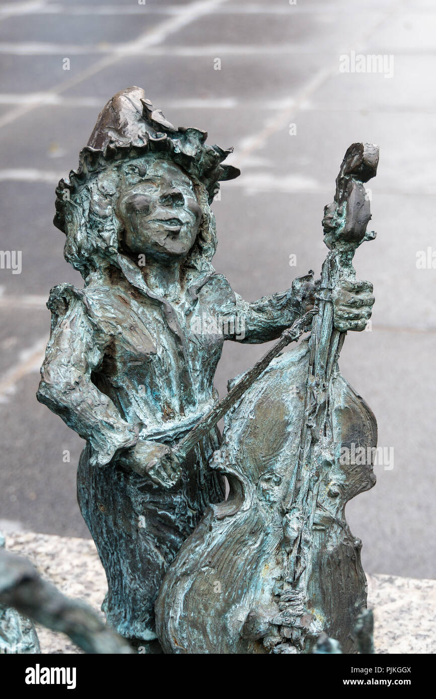 Cello front hi-res stock photography and images - Alamy