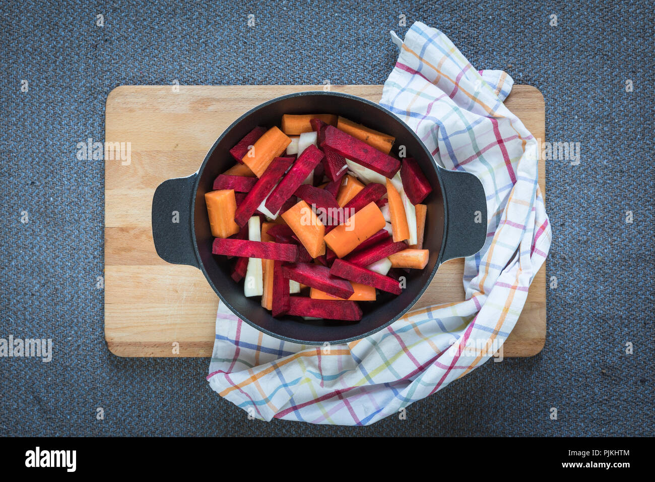 Vegetables in pot hi-res stock photography and images - Alamy