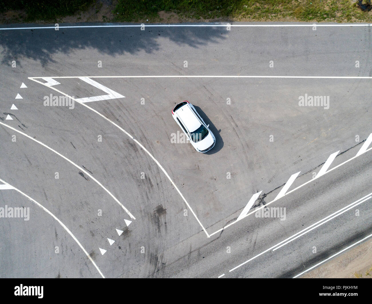 Flying dro hi-res stock photography and images - Alamy