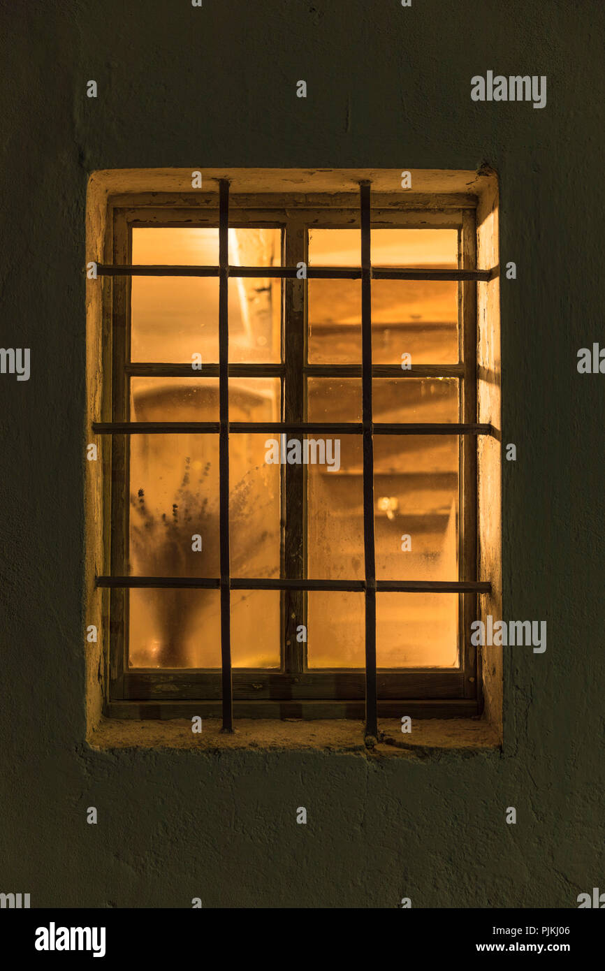 Iron grid hi-res stock photography and images - Alamy