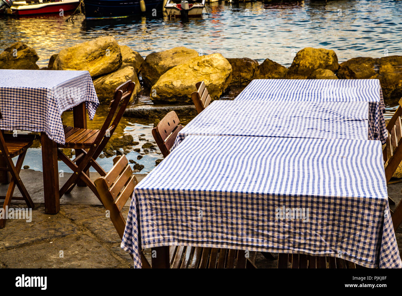Checkered tables hi-res stock photography and images - Alamy