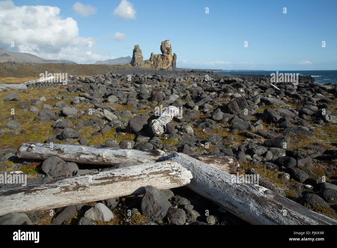 Lava cliffs hi-res stock photography and images - Alamy