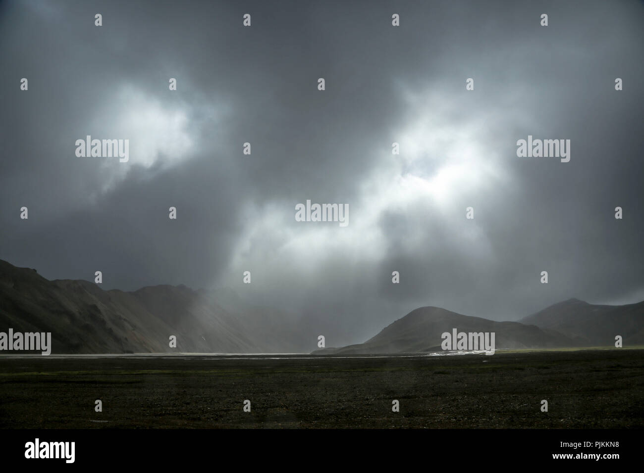 Sun through rain hi-res stock photography and images - Alamy