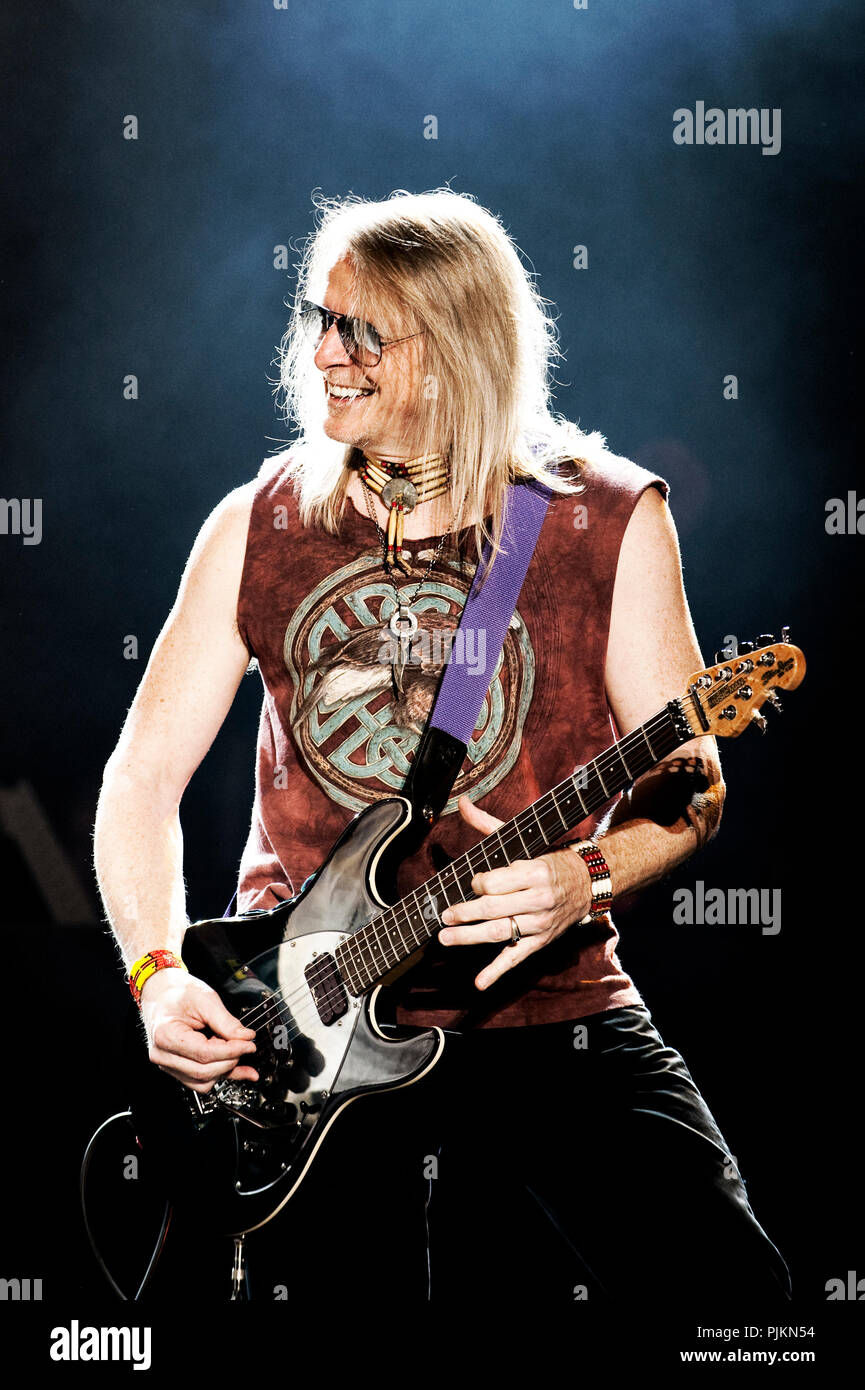 Steven Morse Of Deep Purple High Resolution Stock Photography and ...