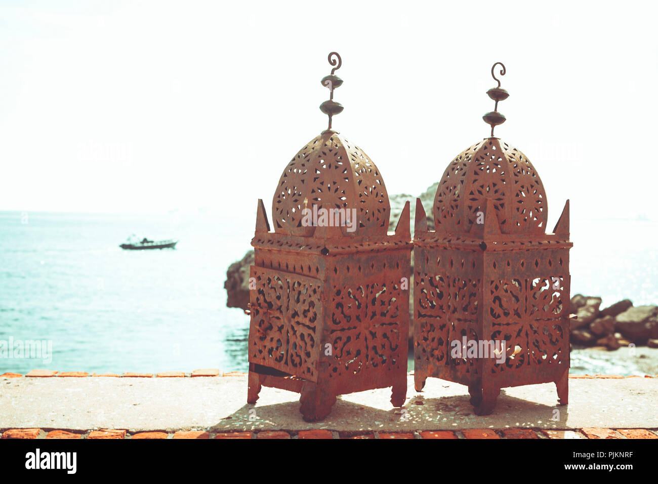 Ornamental parapet hi-res stock photography and images - Alamy