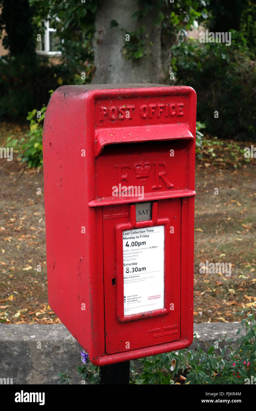 Very remote Rural country Red Royal Mail Post box on a stand Stock ...