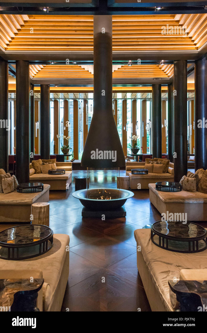 Lounge at the five star deluxe hotel the chedi hi-res stock photography ...