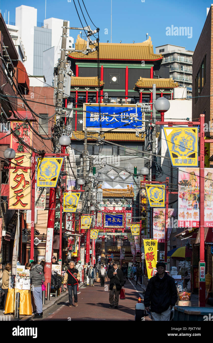 Shops in chinatown in yokohama hi-res stock photography and images - Alamy