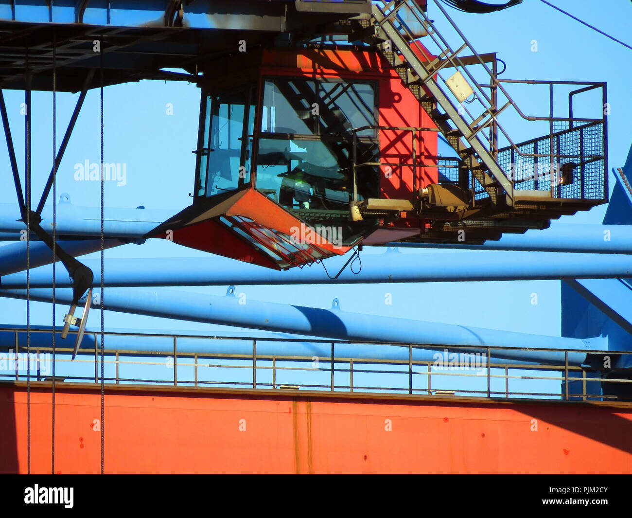 Gantry crane hi-res stock photography and images - Alamy