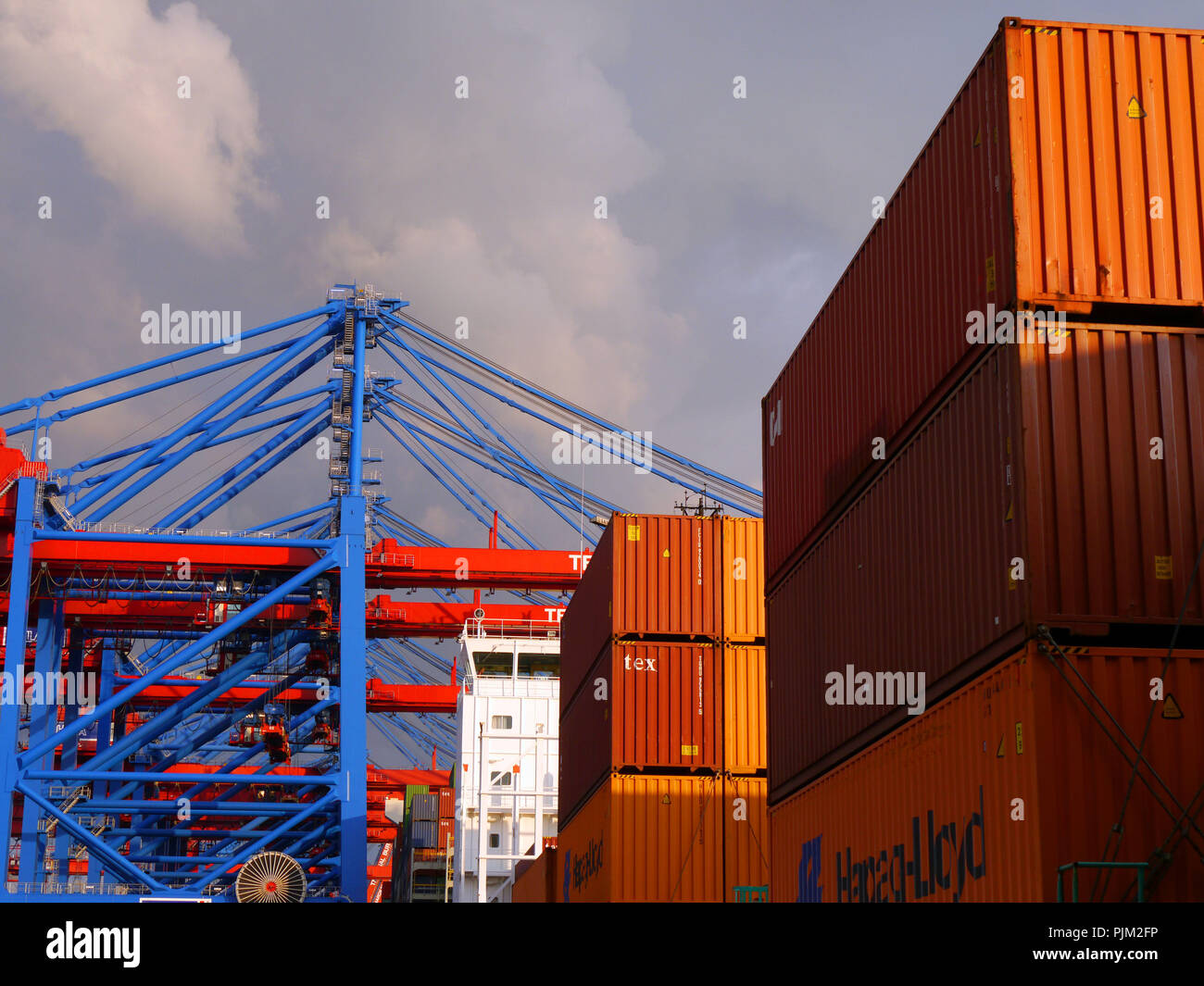 Container feeder ship hi-res stock photography and images - Alamy