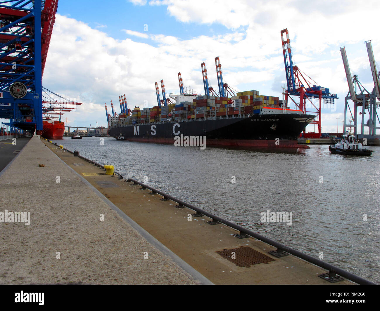 Ultra large container ship ulcs hi-res stock photography and images - Alamy