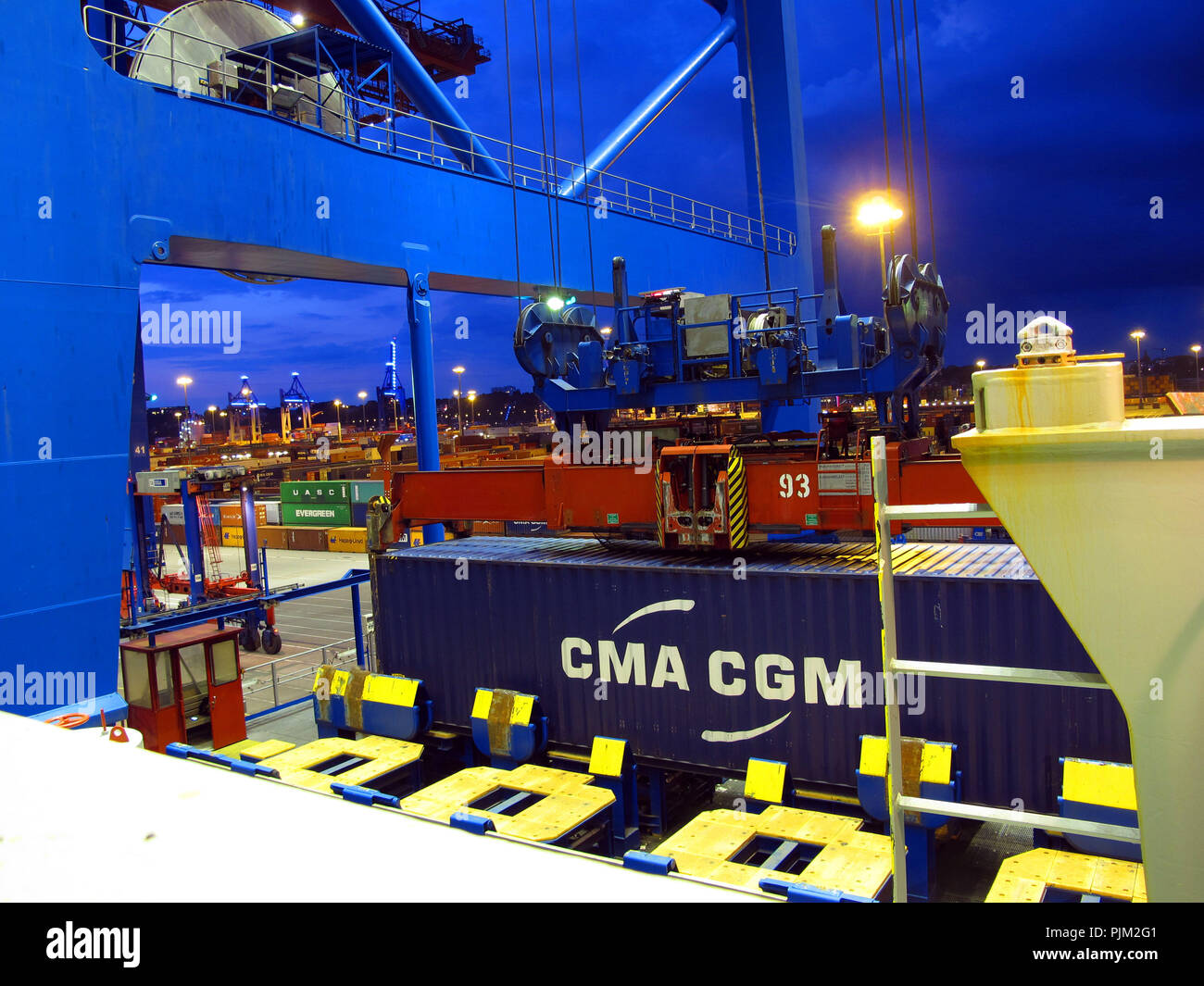 40 feet container hi-res stock photography and images - Alamy