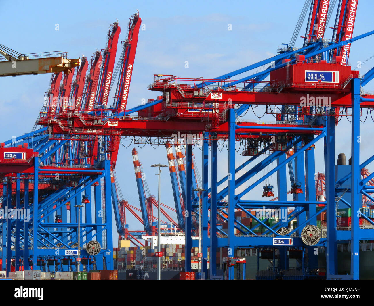 Ultra large container ship ulcs hi-res stock photography and images - Alamy