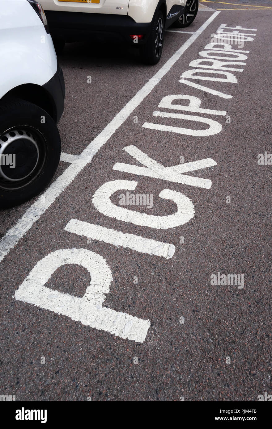 Taxi drop off area hi-res stock photography and images - Alamy