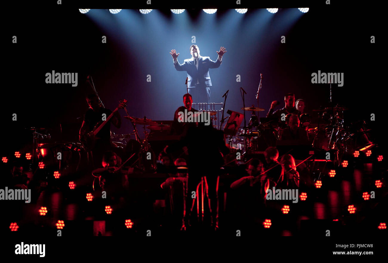 Classical crossover hi-res stock photography and images - Alamy