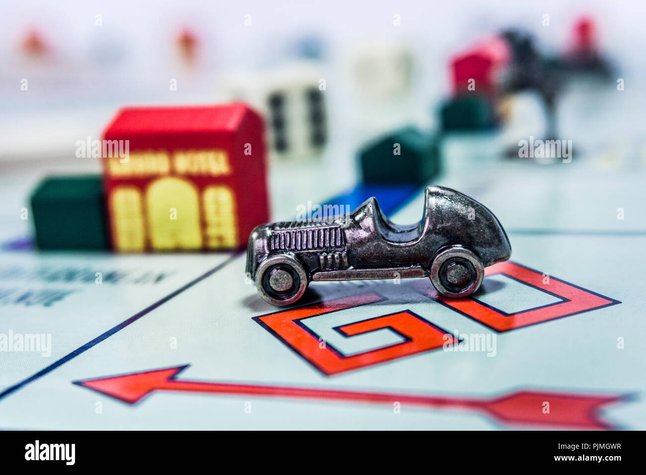 Vintage monopoly game family hi-res stock photography and images - Alamy