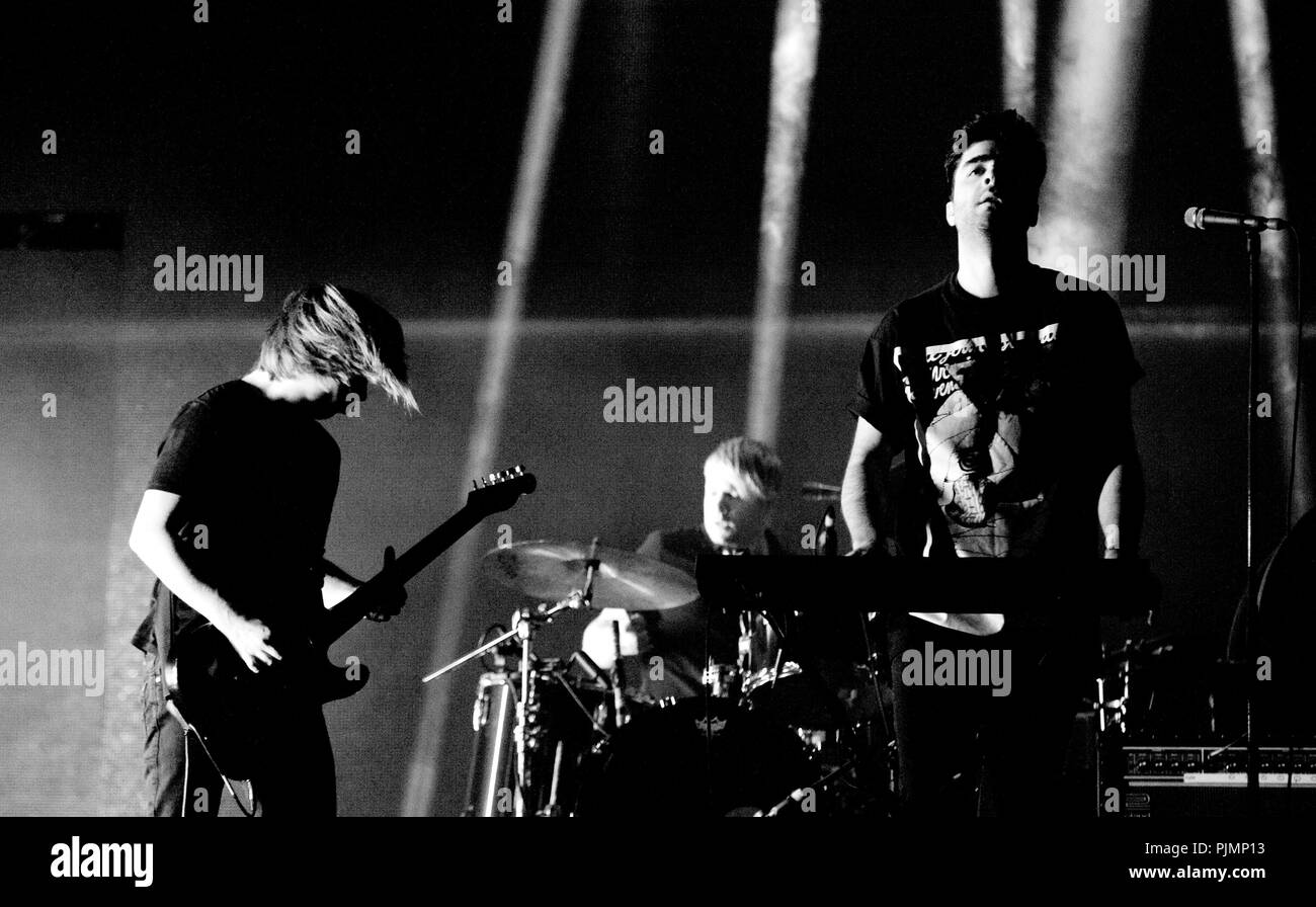 Laundry day concert hi-res stock photography and images - Alamy