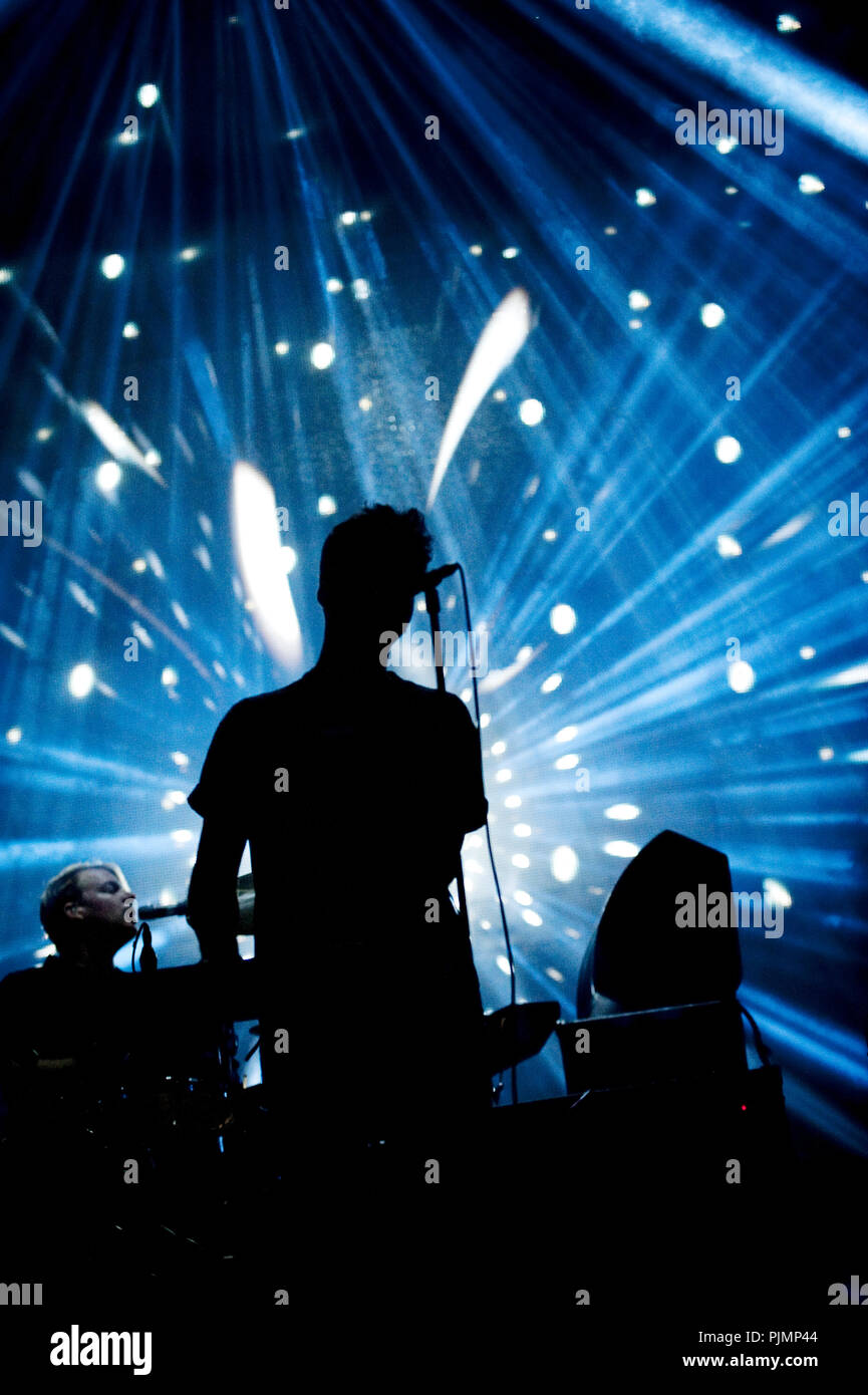 Laundry day concert hi-res stock photography and images - Alamy