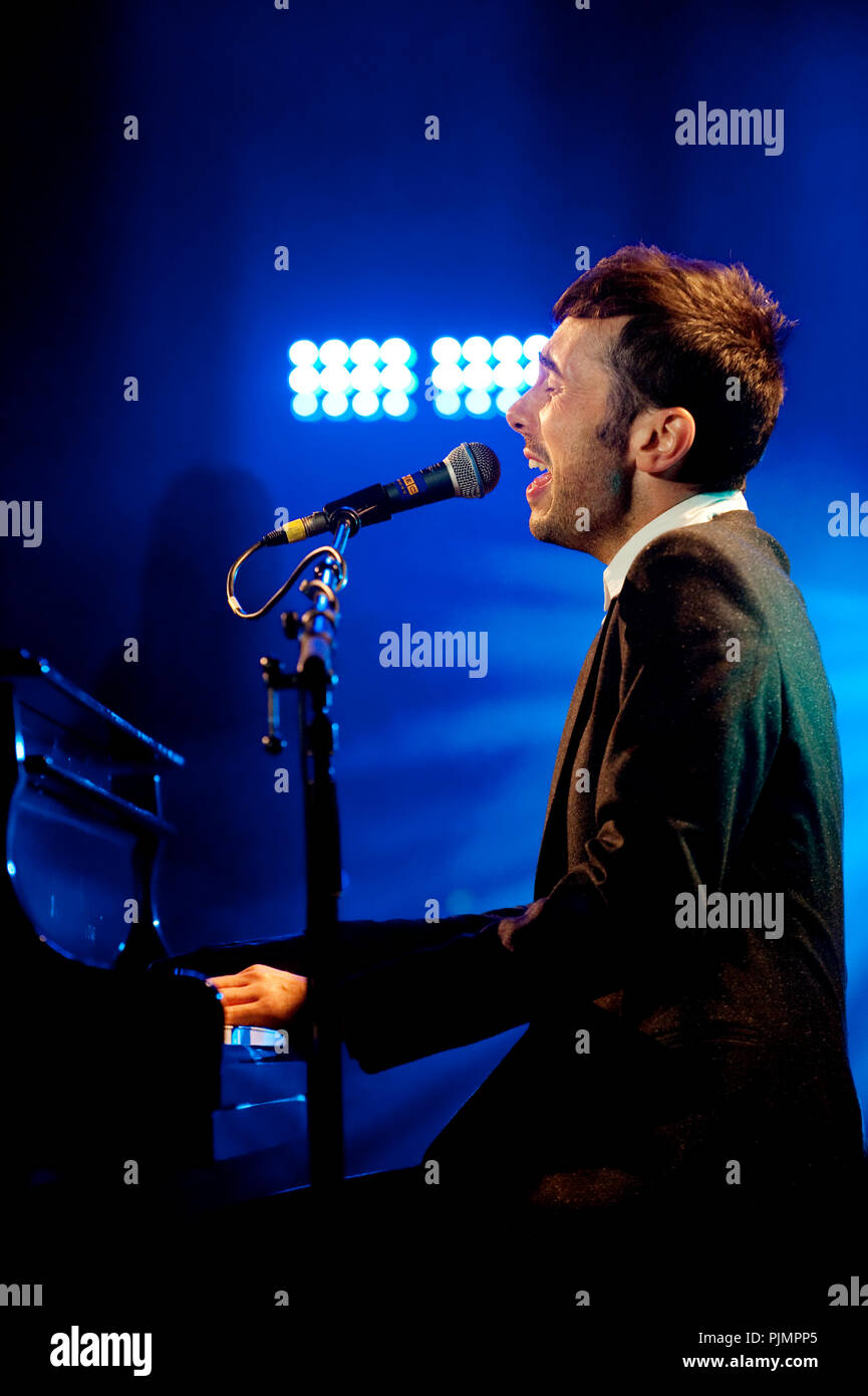 Vlaamse zanger hi-res stock photography and images - Alamy