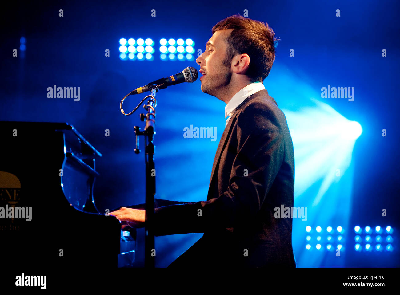 Vlaamse zanger hi-res stock photography and images - Alamy