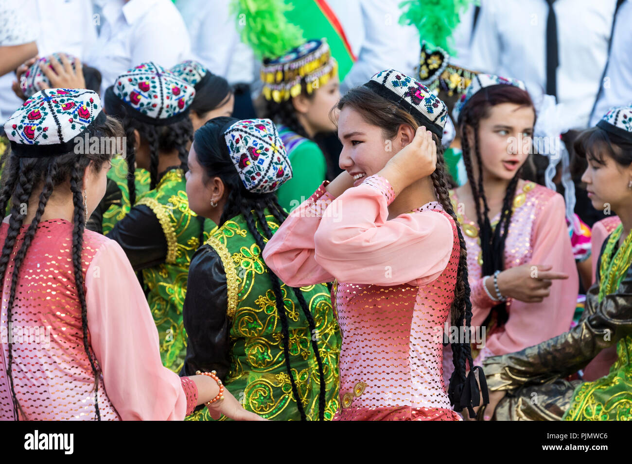 KHIVA, UZBEKISTAN - AUGUST 26, 2018: Folk dancers performs traditional ...