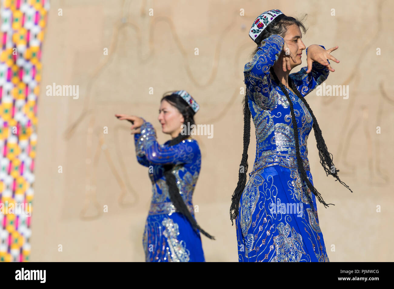 Girls samarkand uzbekistan hi-res stock photography and images - Alamy