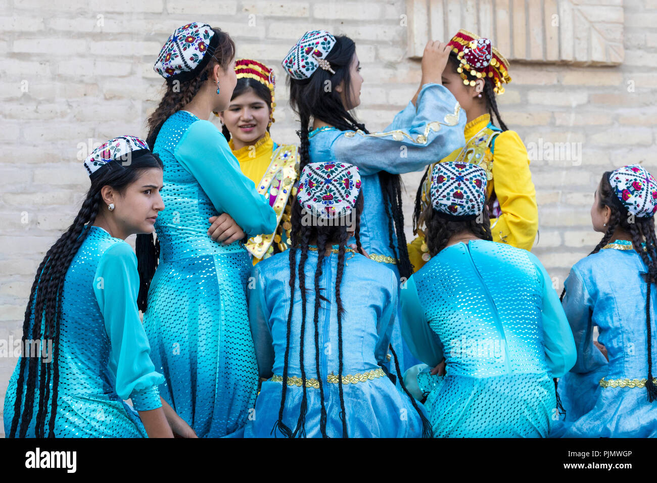 Girls samarkand uzbekistan hi-res stock photography and images - Alamy