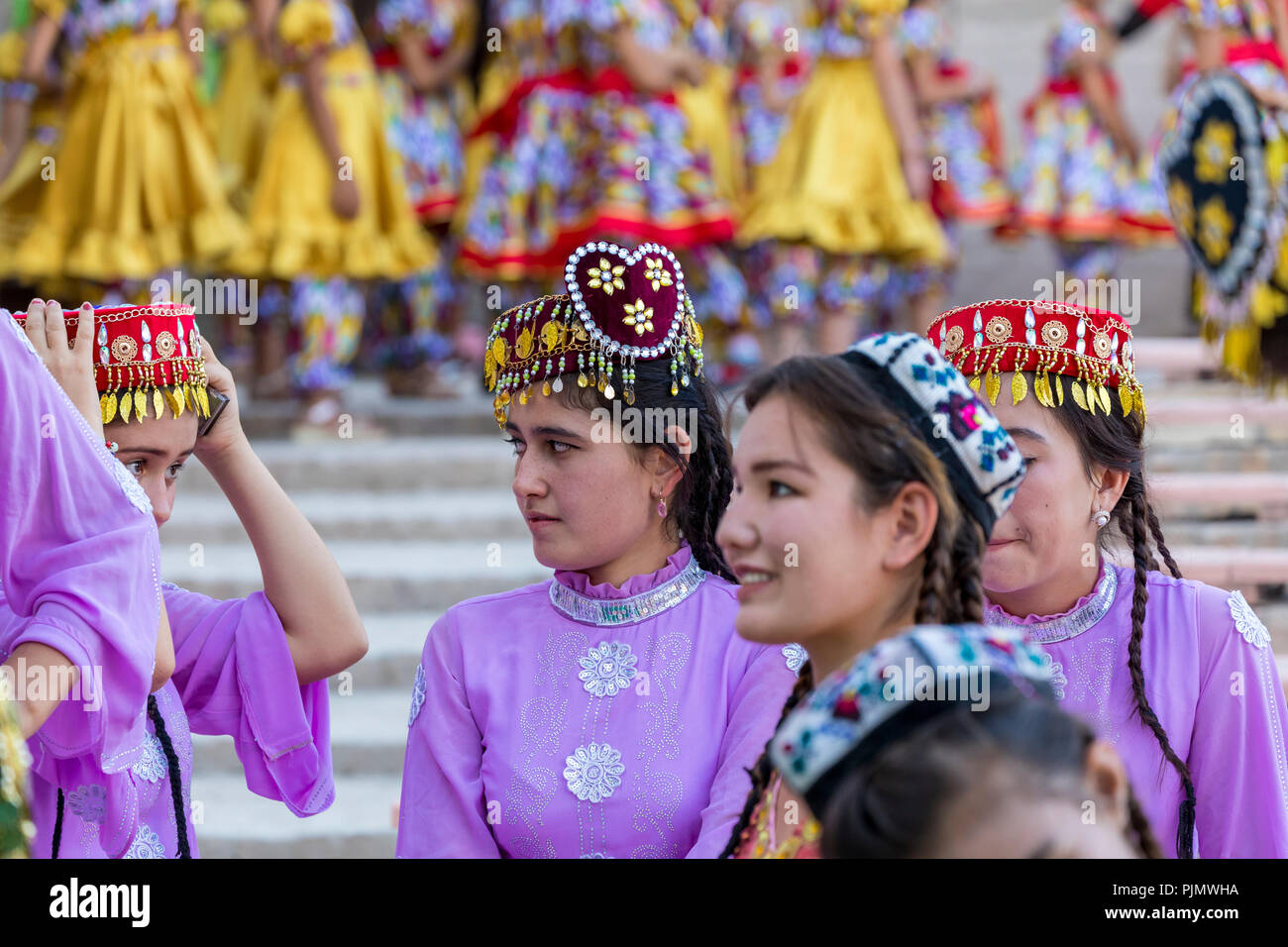 KHIVA, UZBEKISTAN - AUGUST 26, 2018: Folk dancers performs traditional ...