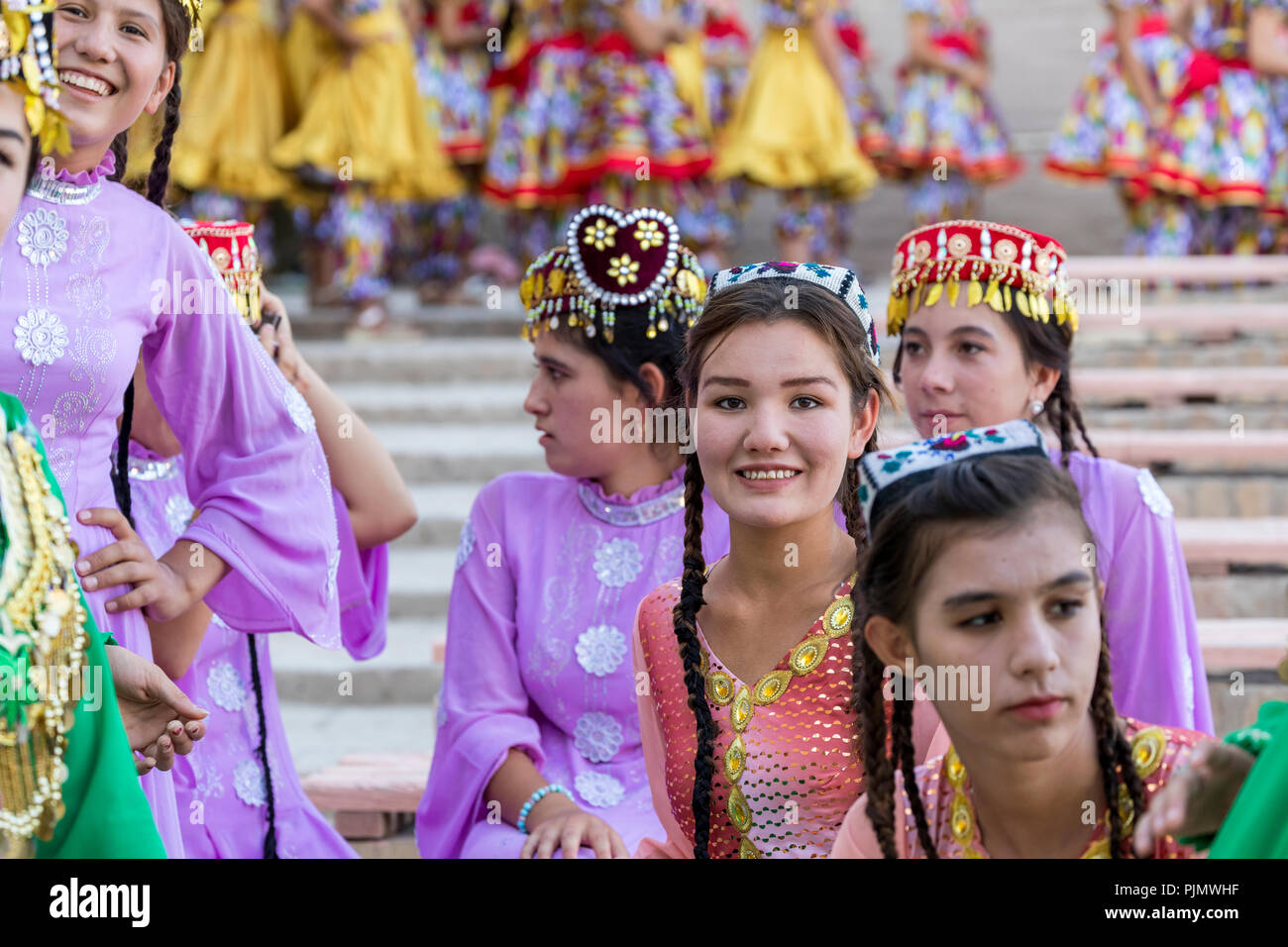 Girls samarkand uzbekistan hi-res stock photography and images - Alamy
