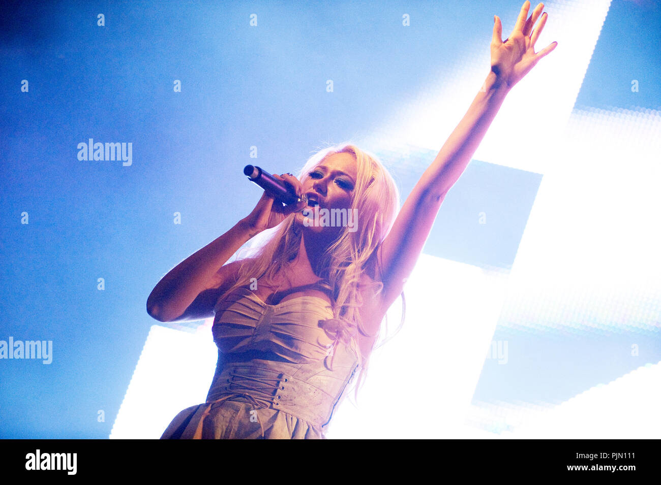 Regi Penxten with special guest Kaya Jones at the Laundry Day festival ...