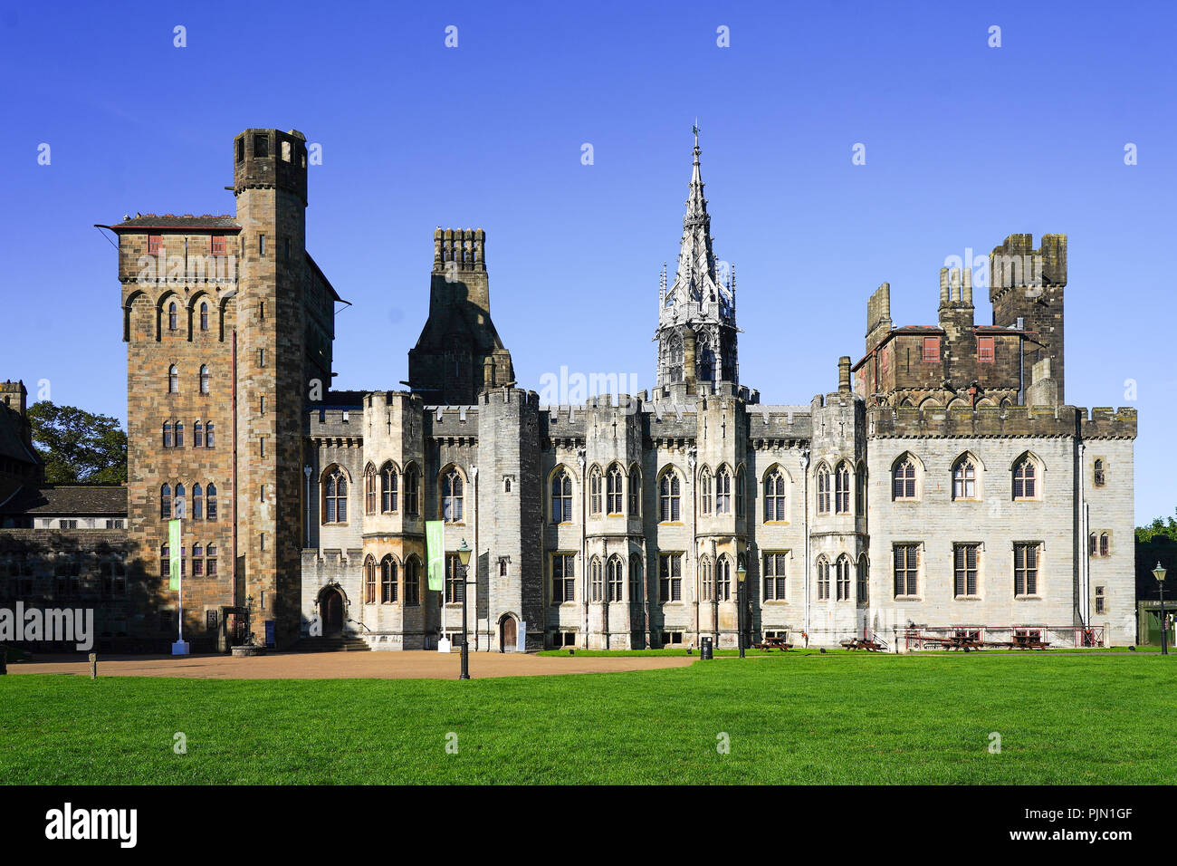 Castles in wales hi-res stock photography and images - Alamy