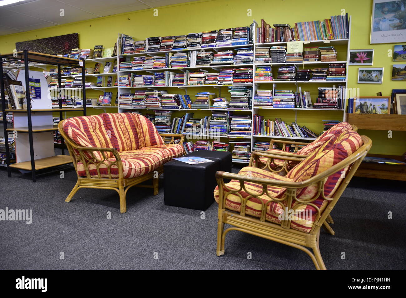 Books for sale at opportunity shop hi-res stock photography and images ...