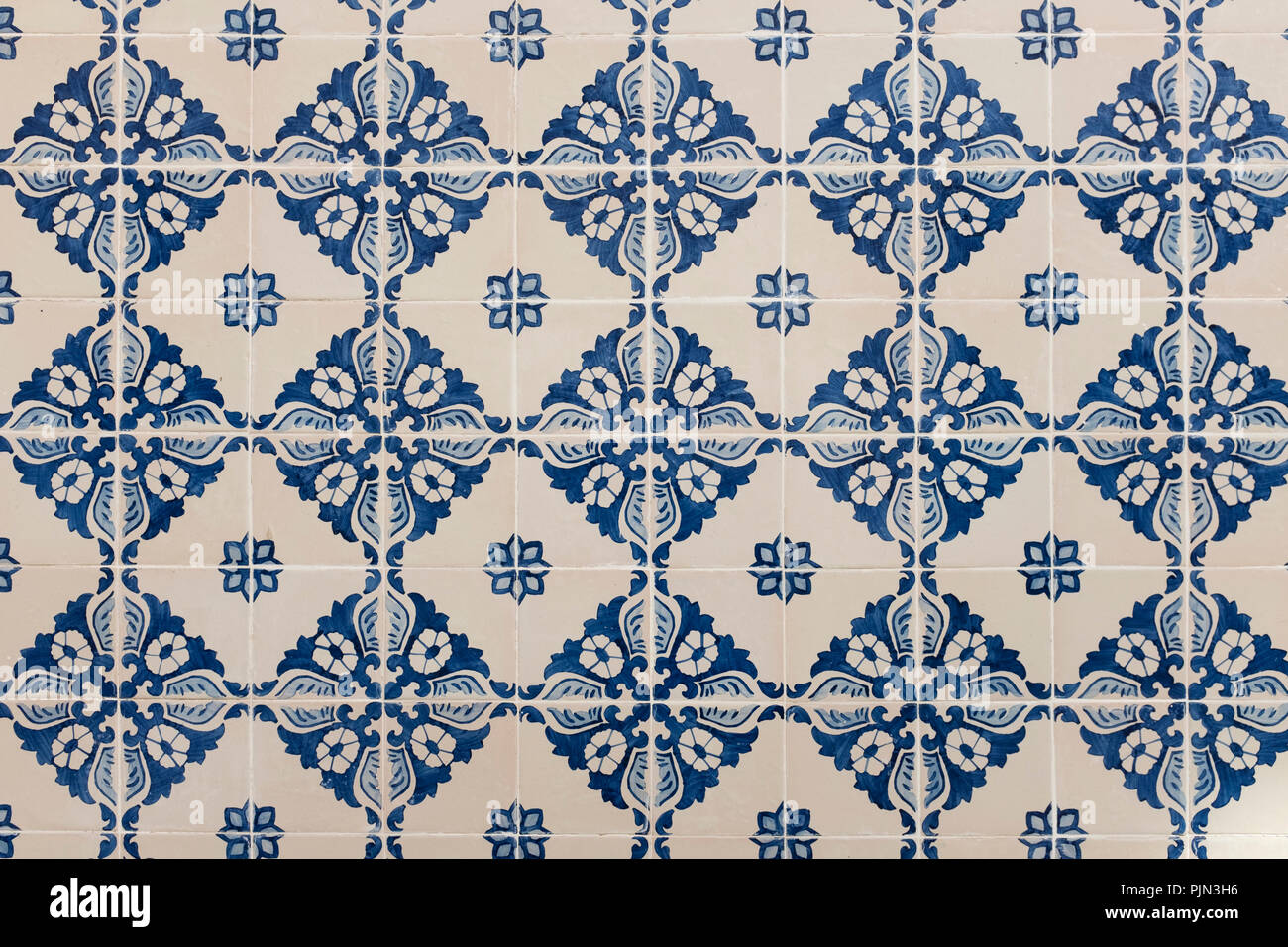 Azulejos lisbon hi-res stock photography and images - Alamy