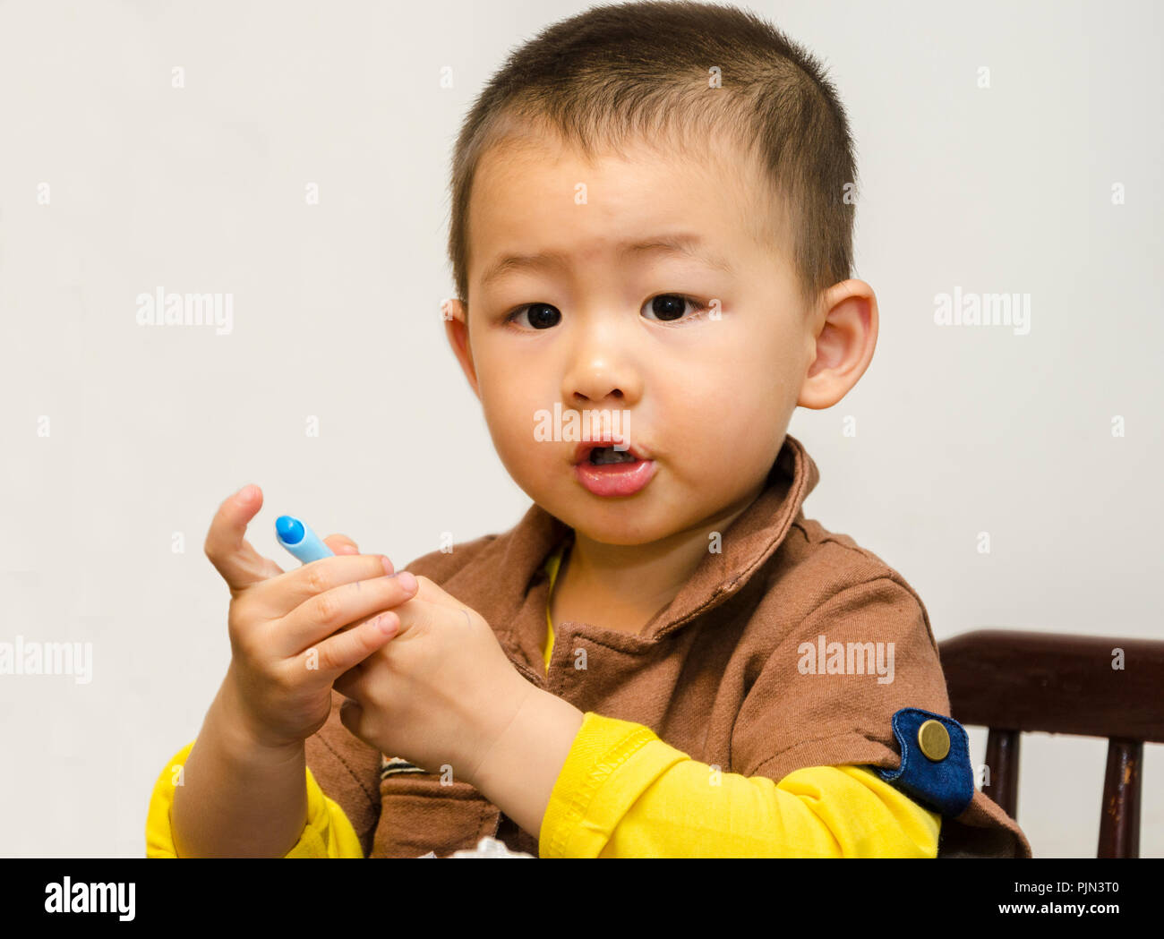 Chinese kid drawing hi-res stock photography and images - Alamy