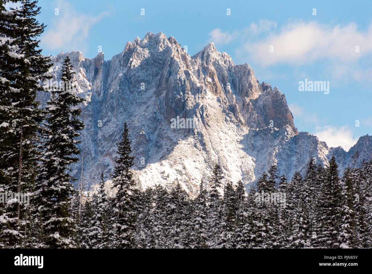 North cascades mountain range hi-res stock photography and images - Alamy