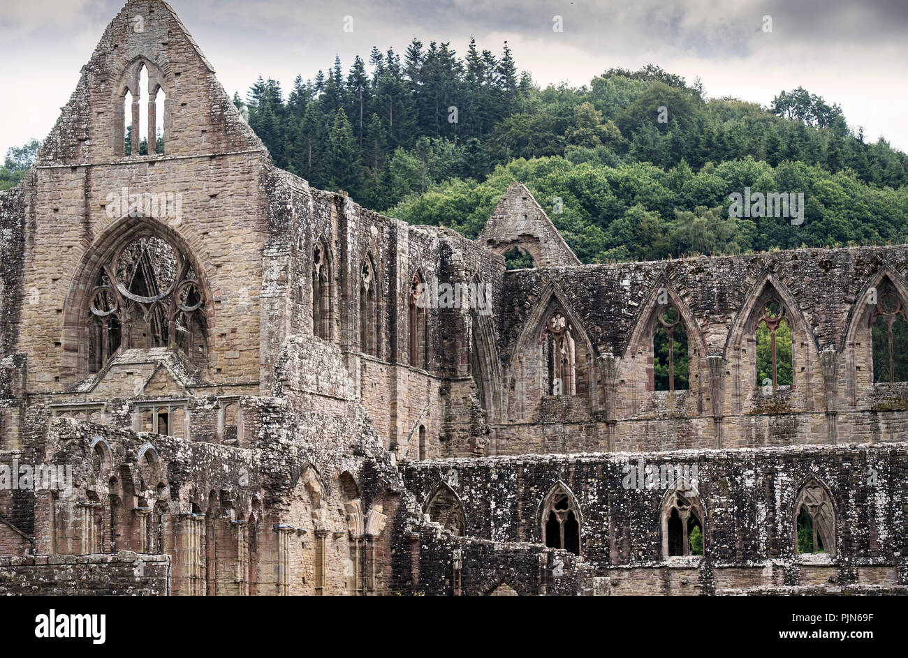 Monastic ruins hi-res stock photography and images - Alamy