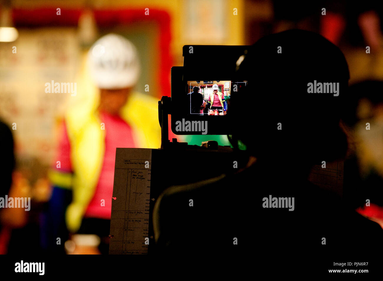 Sitcom set hi-res stock photography and images - Alamy