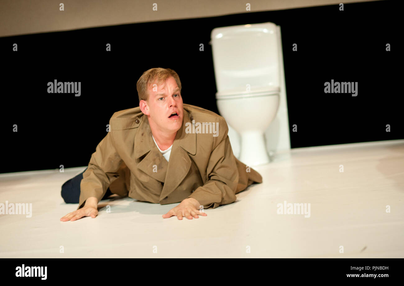 Theatre company De Dijlezonen playing Het Kouwe Kind from Marius von ...