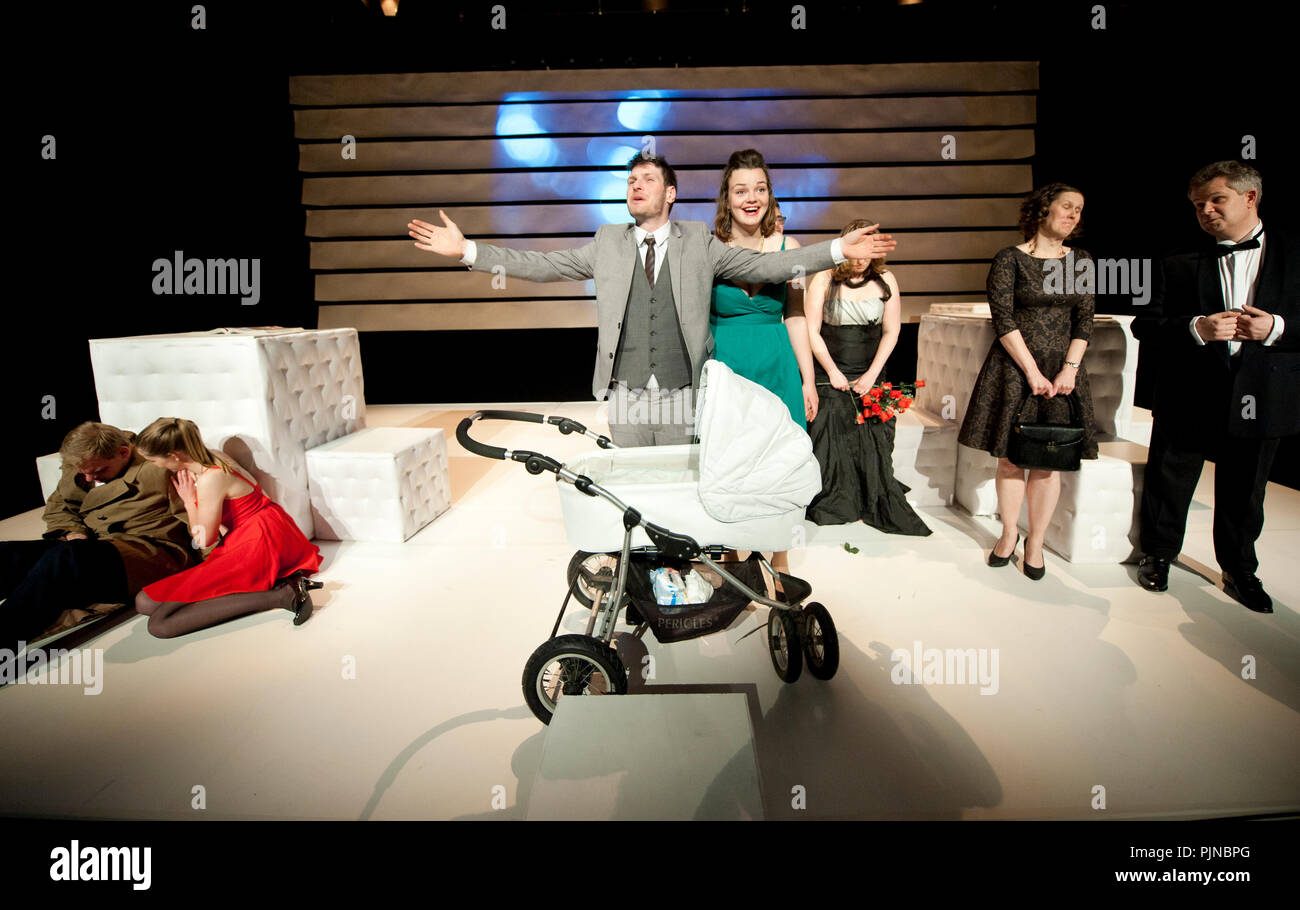 Theatre company De Dijlezonen playing Het Kouwe Kind from Marius von ...