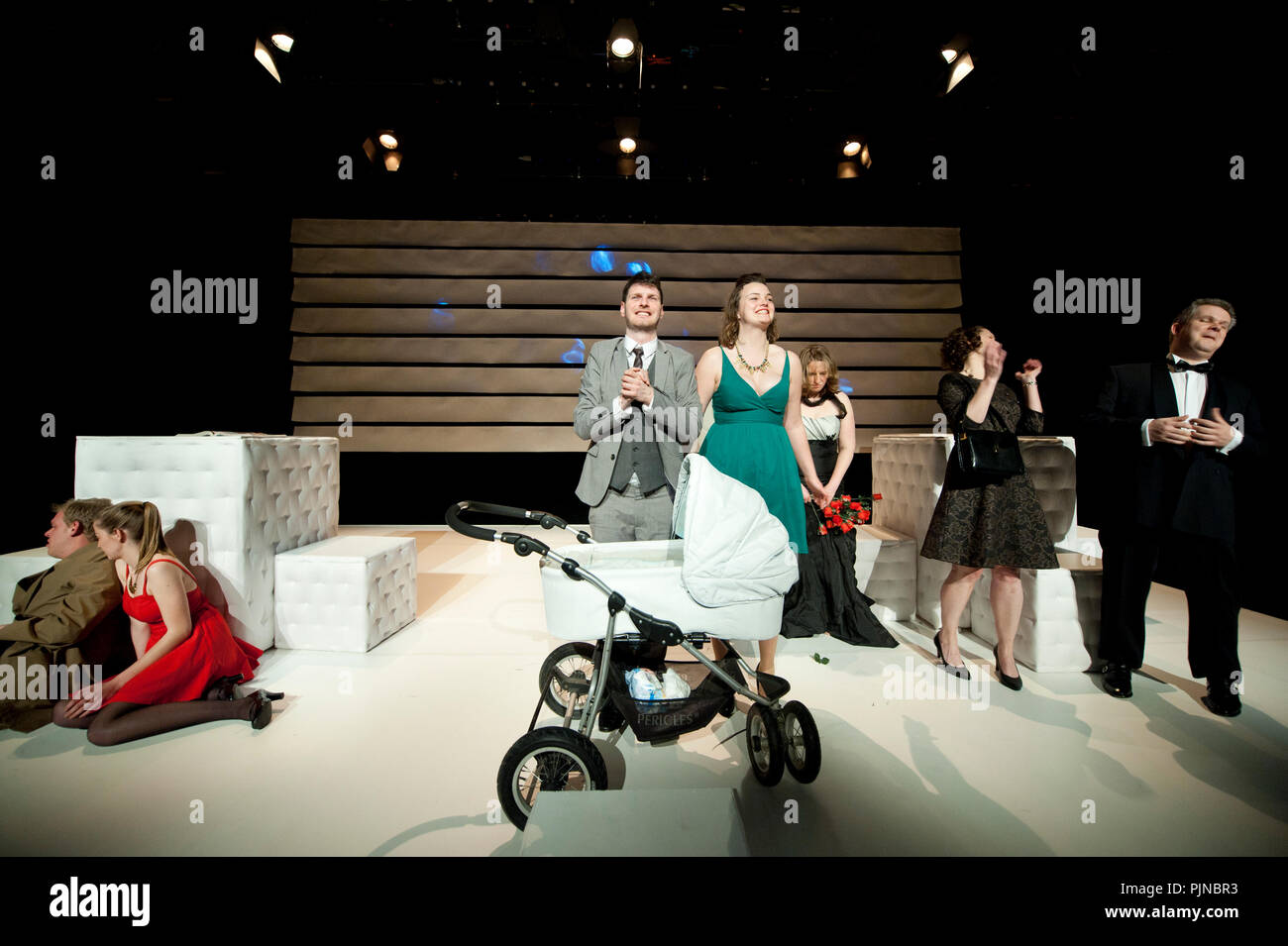 Theatre company De Dijlezonen playing Het Kouwe Kind from Marius von ...