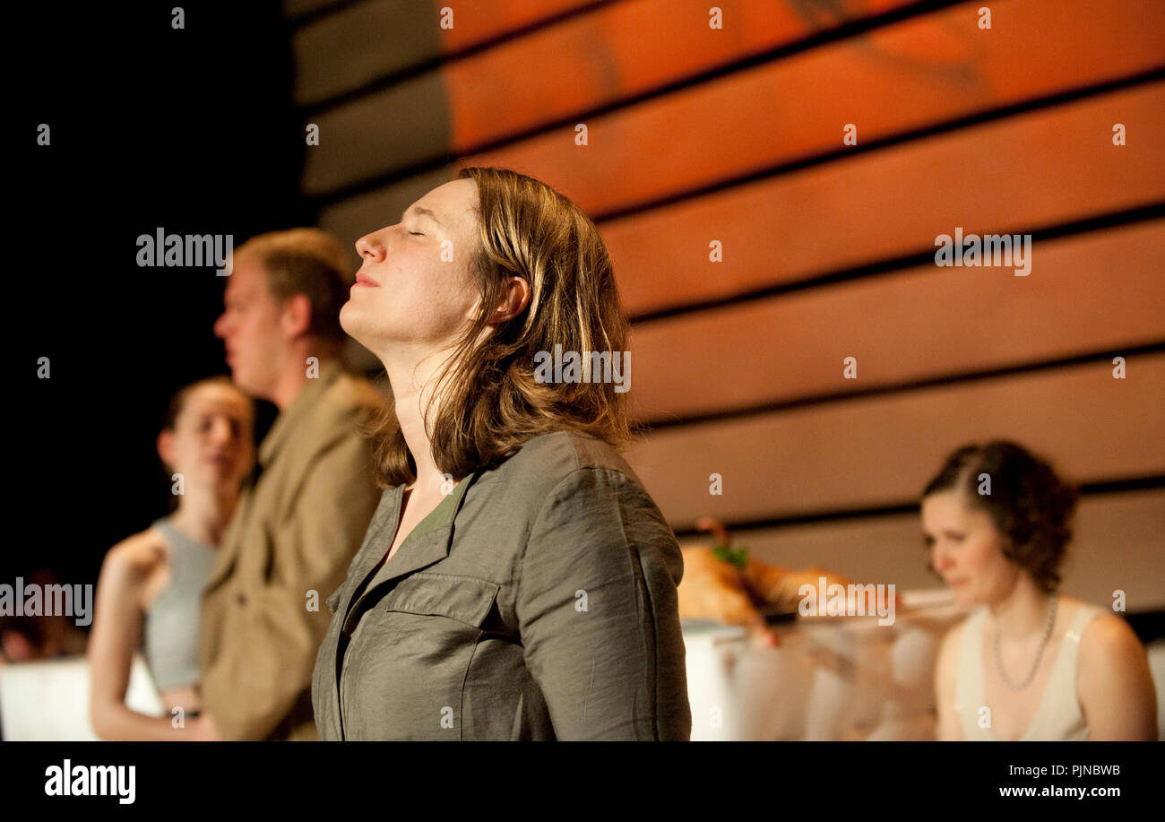 Theatre company De Dijlezonen playing Het Kouwe Kind from Marius von ...