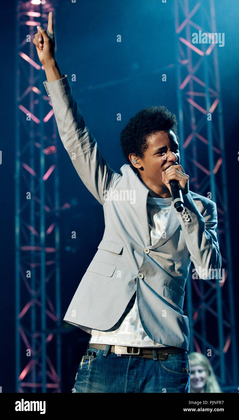 Idool live on stage hi-res stock photography and images - Alamy