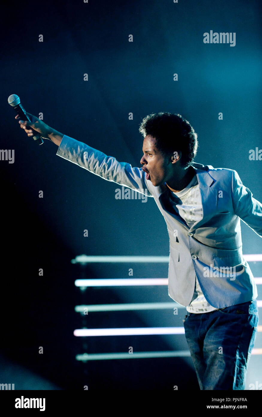 Idool live on stage hi-res stock photography and images - Alamy